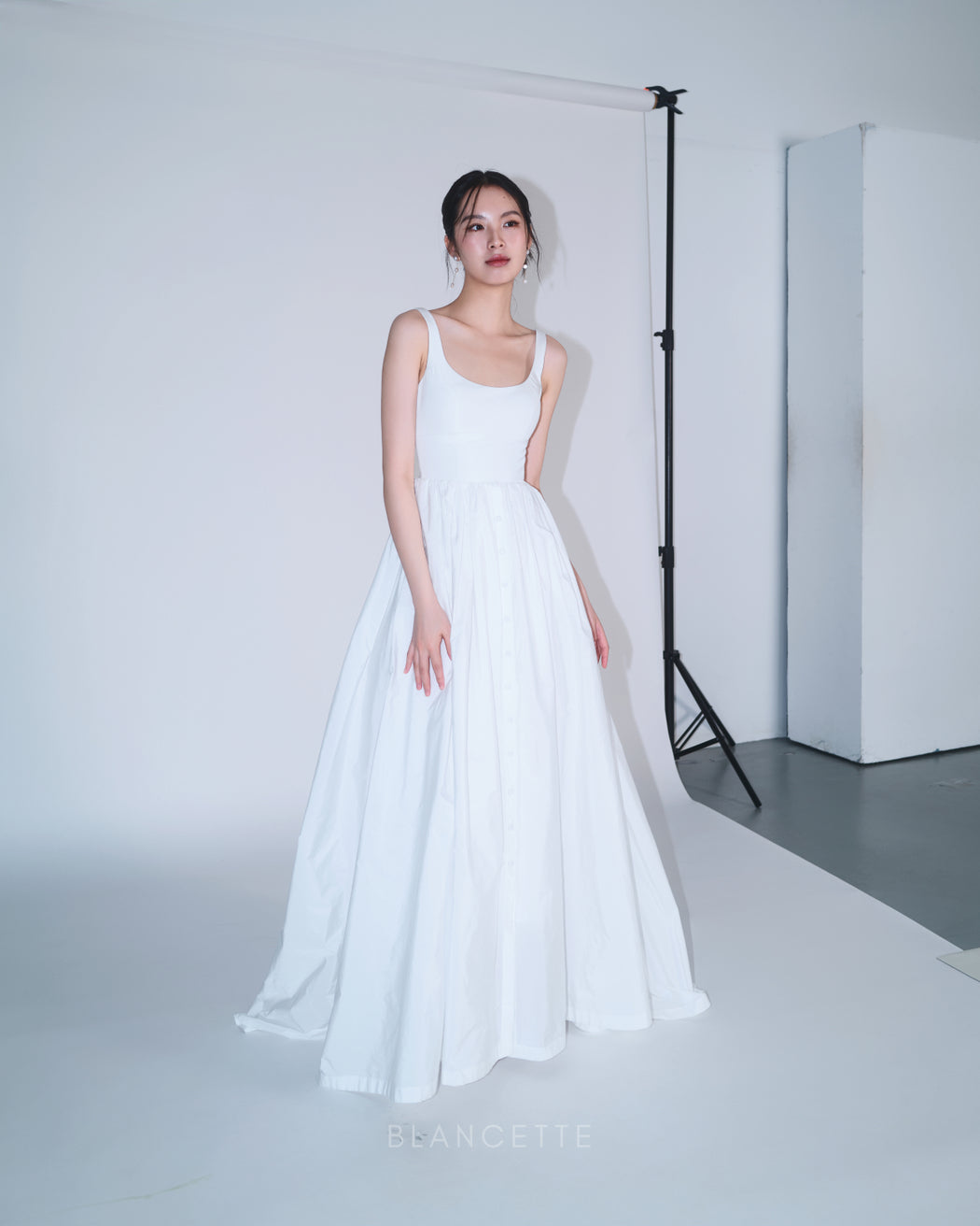 Đầm cổ vuông không tay váy xòe xẻ tà trước - D1979 – BLANCETTE - Made ...